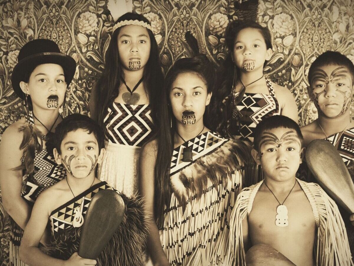 नुकीली हड्डी से घाव करके बनाते हैं टैटू, फिर सेक्स करने से करते हैं मना | Weird Tribes in New ...