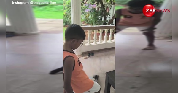 Arey yeh kya Crow playing football with boy people got surprised video ...