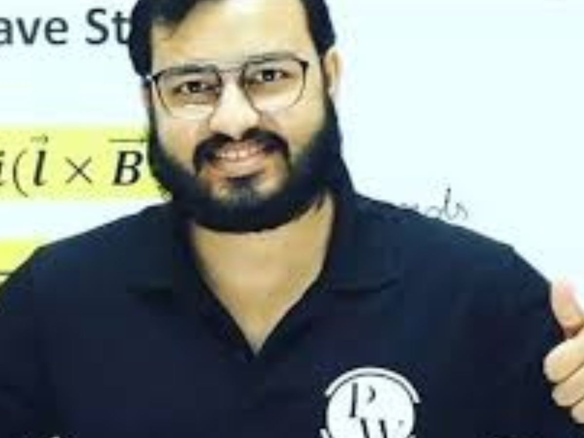 Prayagraj born Alakh Pandey built 9100 crore Physics Wala company know his success story | फेल ...