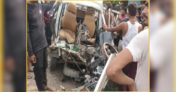 a van full of workers collided with dumper on kanpur sagar national ...