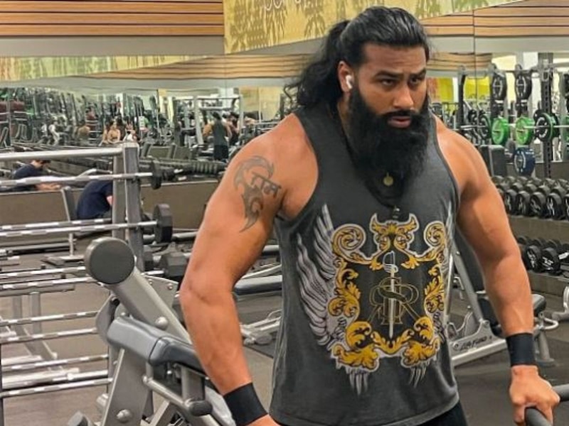 Bhadohi born Rinku Singh Rajput left WWE wrestling and took refuge with Premanand Ji Maharaj in ...