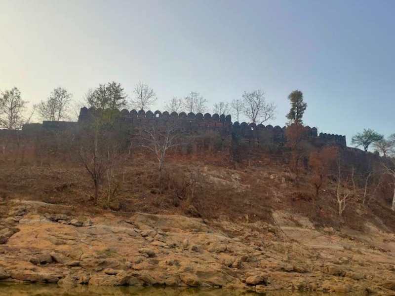 mysterious jogas fort located on island in narmada river is full of ...