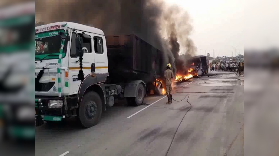 Buxar Road Accident Truck And Trailer Collision Truck Driver Burnt ...