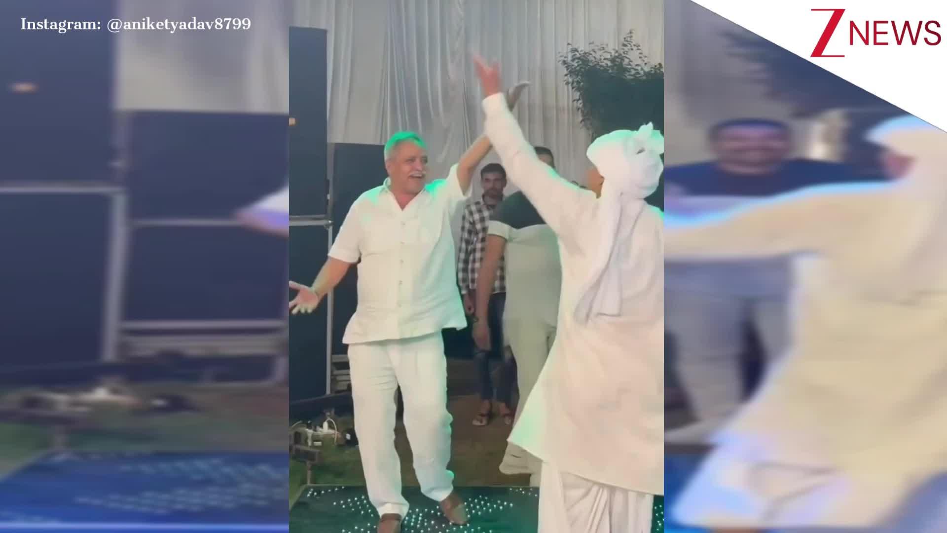 elderly uncle set dance floor on fire showed crazy moves on teri rab ne ...