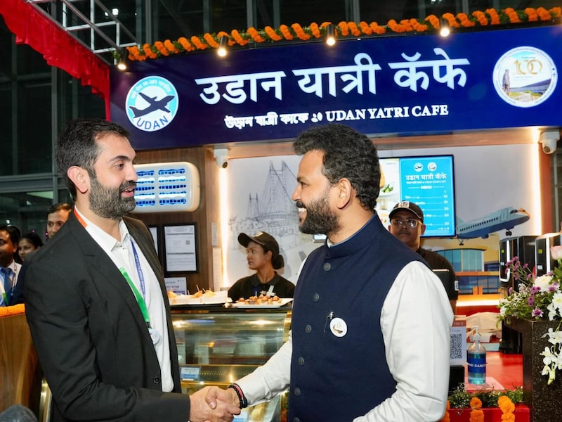 udan yatri cafe tea in rs 10 samosa in rs 20 at kolkata chennai and ...