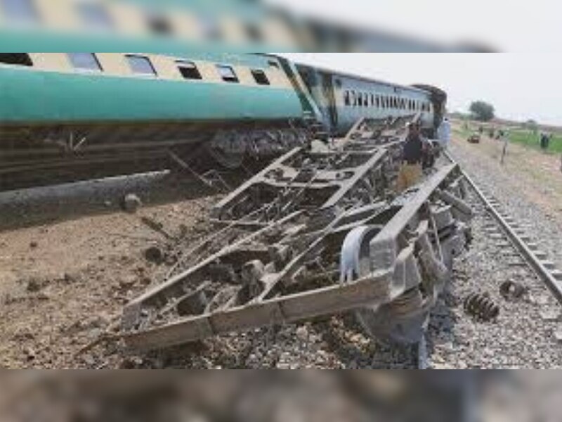 Train blast: ଟ୍ରେନରେ ଭୟଙ୍କର ବିସ୍ଫୋରଣ, ୪ଟି କୋଚ୍ ଲାଇନଚ୍ୟୁତ...