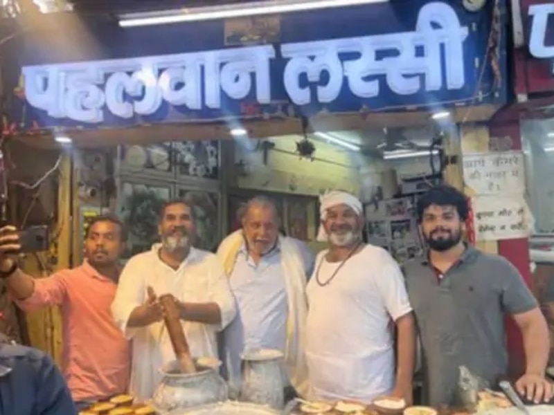 what is history of Varanasi pahalwan lassi shop which first started in ...