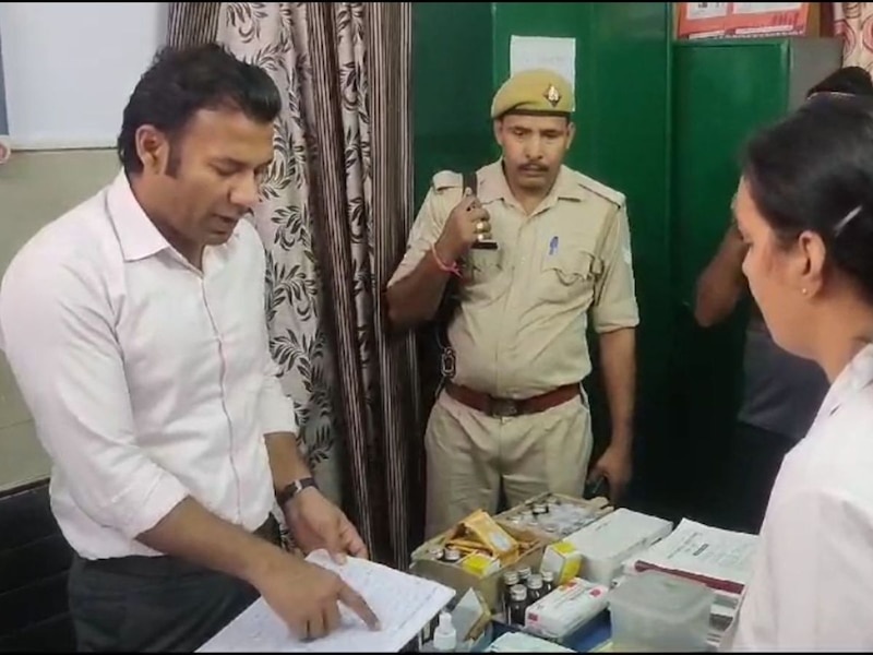 Who is IAS Arvind Chauhan Shamli DM sat on ground to listen 70 year old ...