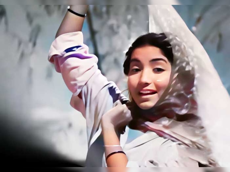 1949 Bollywood Superhit Song Hawa Mein Udta Jaye Sung By Lata Mangeshkar Became 90s Big ...