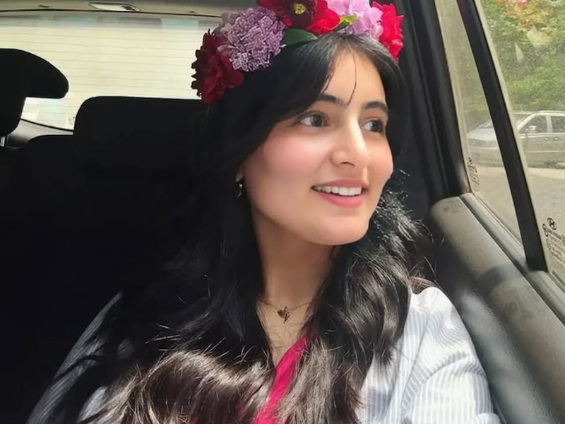 craze for UPSC beautiful lady IAS officer srishti Dabas left her RBI ...