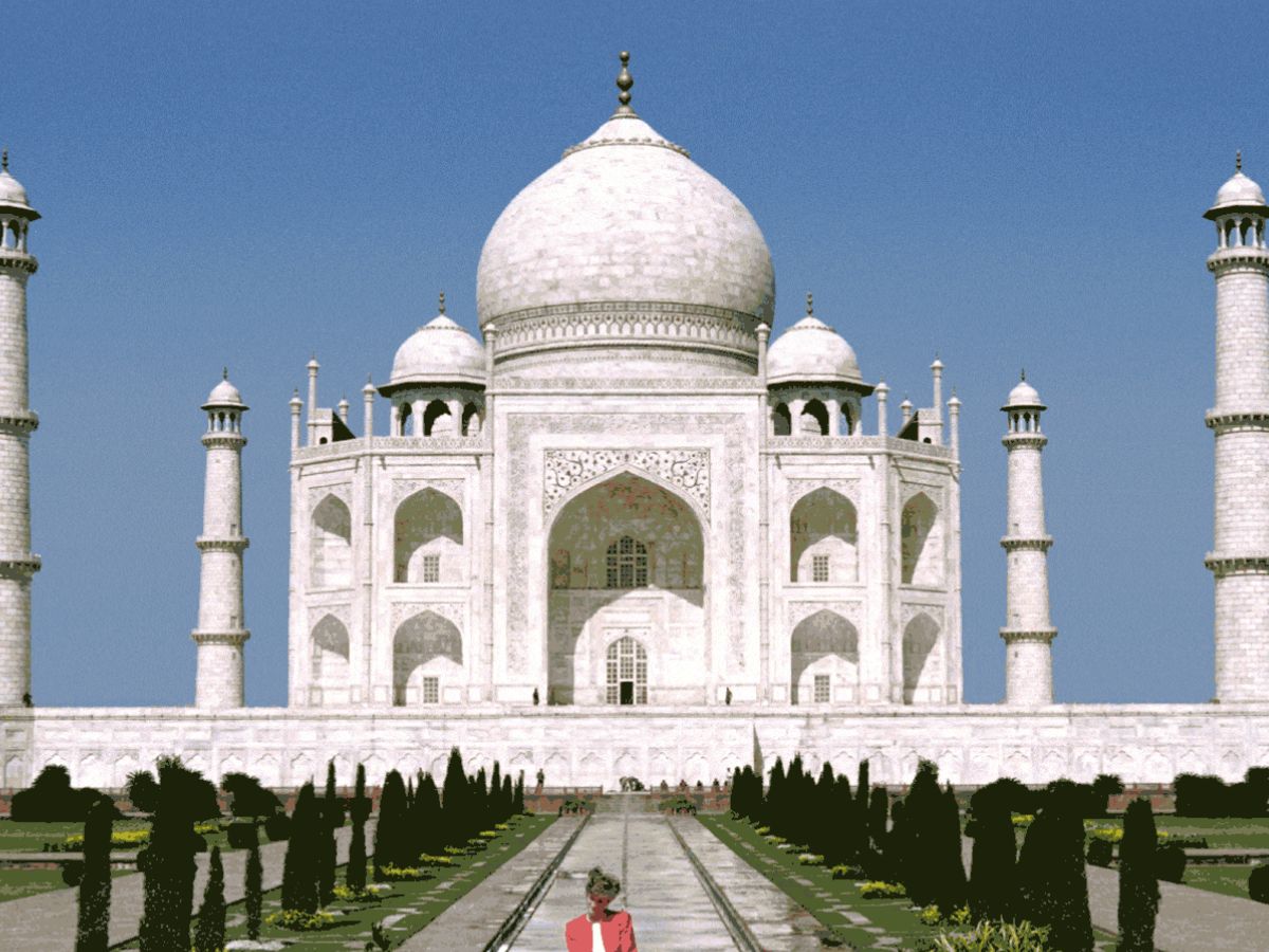 Car riders opened fire on police after being stopped near Taj Mahal in ...