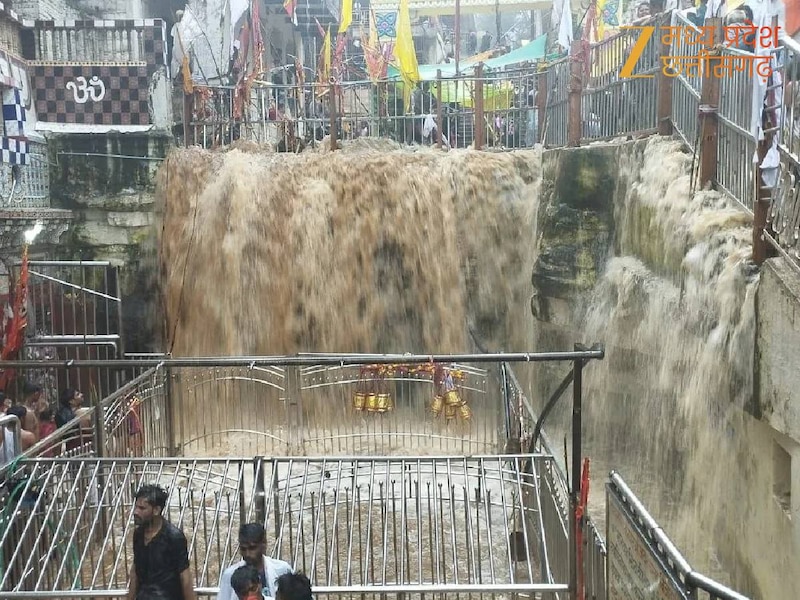 mp tourism chhatarpur jatashankar dham natural waterfall flowing due to ...