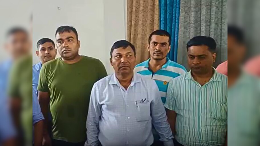 vigilance action in Madhubani Rahika CO and Nazir arrested red handed ...