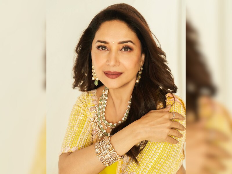 58 Year Old Madhuri Dixit 90s Top Actress Flop in starting Playback ...