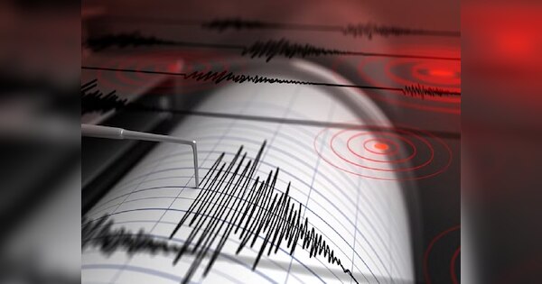 Earthquake tremors in Delhi Ncr know reactor scale people came out of ...