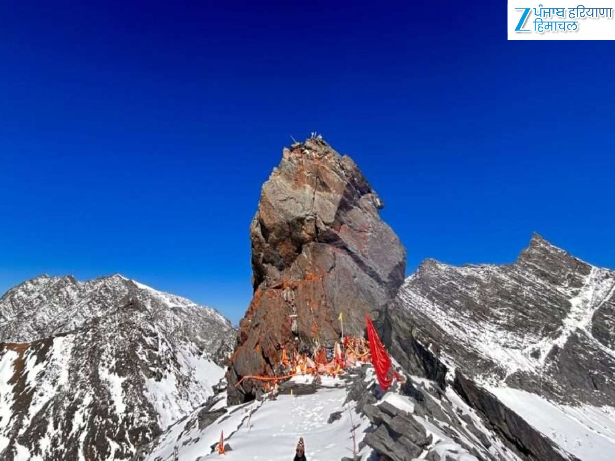 Kullu News Bholenath darshan at altitude of 18570 feet Shrikhand ...