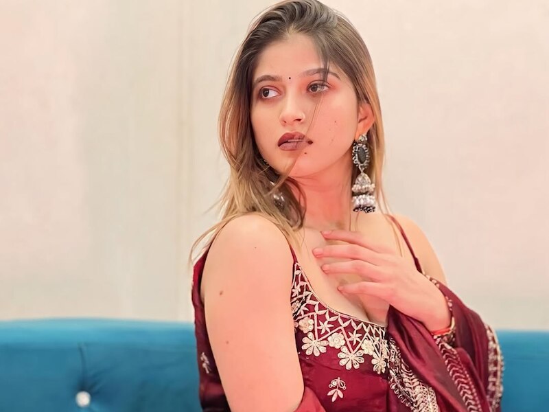 Bhojpuri actress Komal Singh glamorous look photos go viral on social media| Komal Singh ...