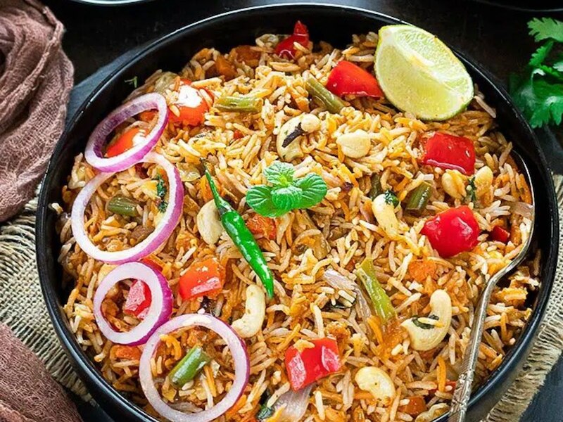 5 best foods Kapil Sharma luxurious Caps Cafe in kanada | पराठा, चाऊमिन ...