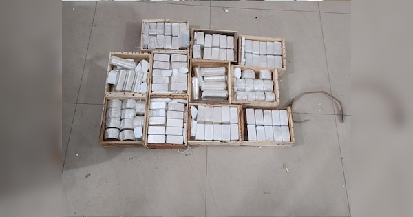 Odisha News: ଗଞ୍ଜେଇ ପାଇଁ ଚଢାଉ କରିଥିଲେ, ୧୦୦ କେଜିରୁ ଊର୍ଦ୍ଧ୍ୱ ରୁପା ଇଟା ଜବତ କଲେ