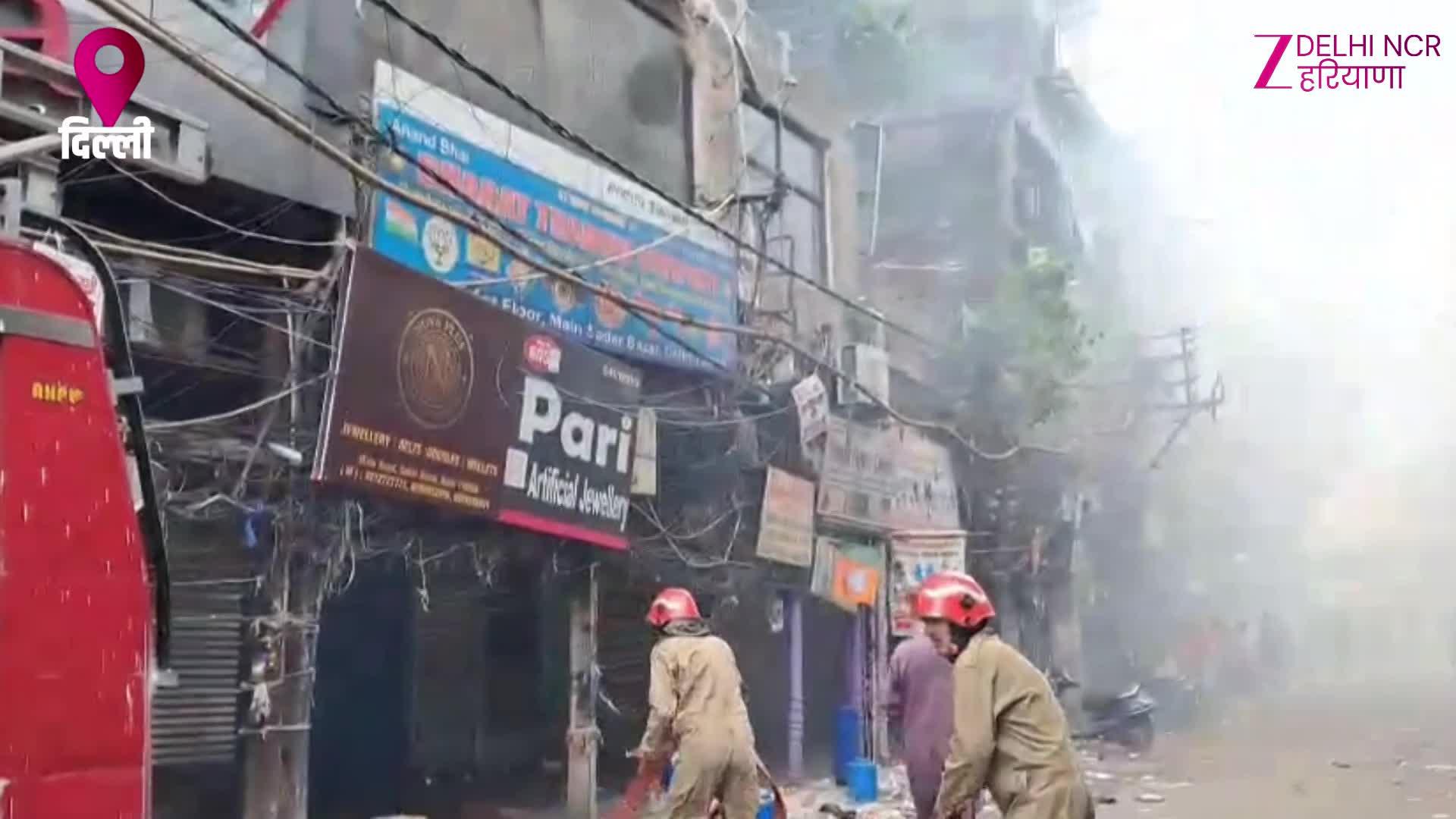 Delhi News: सदर बाजार में एक दुकान में लगी भीषण आग, इलाके में मचा हड़कंप
