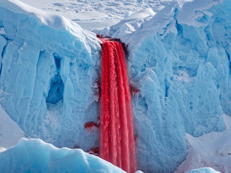 Antarktica mysterious blood Falls Ice Blood waterfal mystery phenomena ...