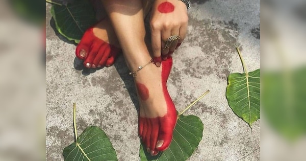 trendy alta design for foot mahawar design for women in sawan | इस सावन ...