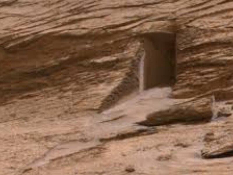 5 strange things found by nasa on mars planet from skull to entry gate ...