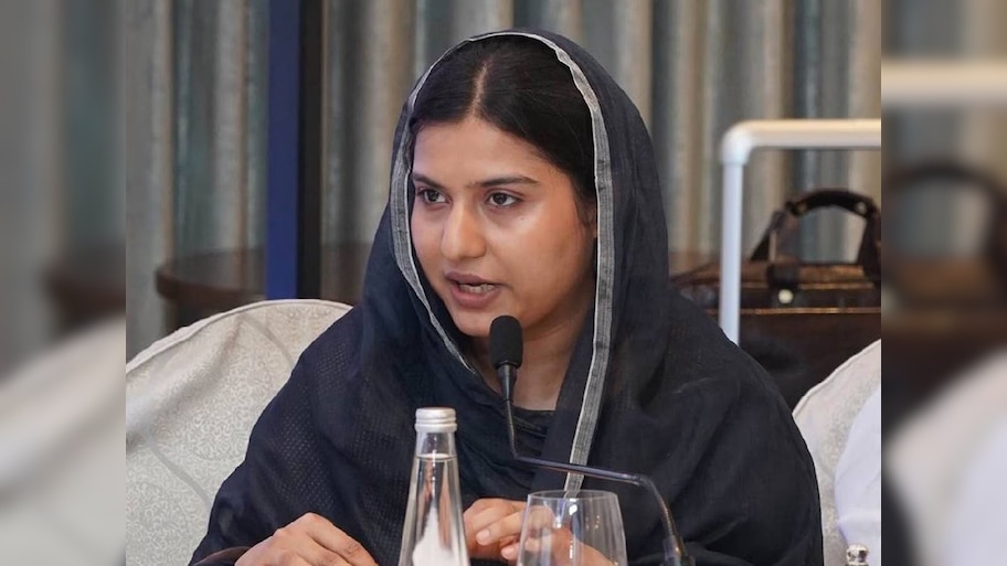 Iqra Hasan को शादी का प्रस्ताव देने पड़ा भारी, हिंदू संगठन नेता पर FIR