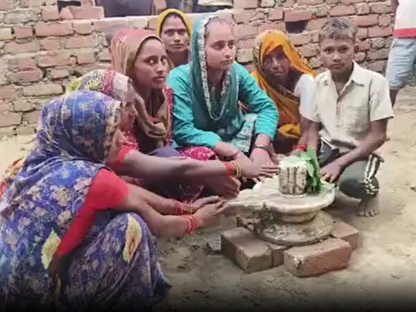 Budaun Ancient Panchmukhi Shivling found While digging pond with JCB ...