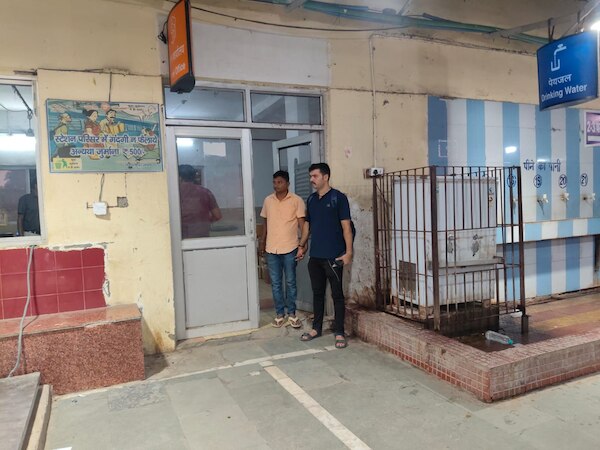 CBI raids at Raxaul Junction Commercial Superintendent and Parcel Clerk ...