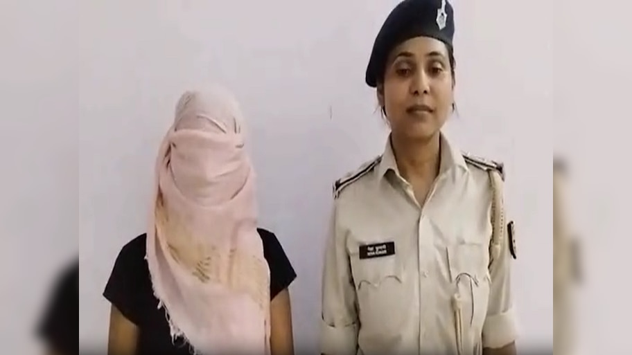 Magahi singer Mamta Kumari arrested in cyber fraud case | मगही गायिका ...