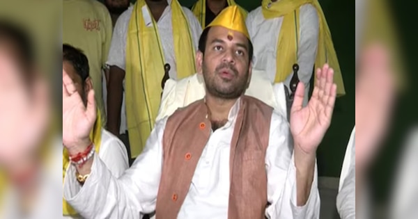Tej Pratap Yadav Left RJD Green Cap And Wore Yellow Cap Know What Said ...