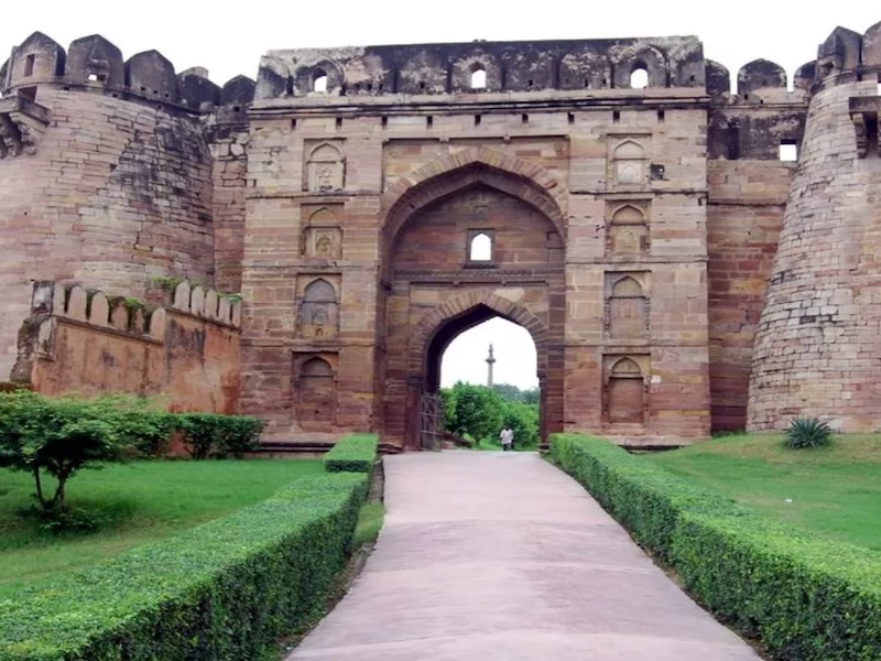 Enjoy light and sound show at shahi fort of Jaunpur know everything ...