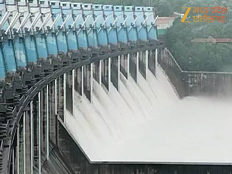 heavy rains narmada river spate 12 gates of indira sagar dam opened ...
