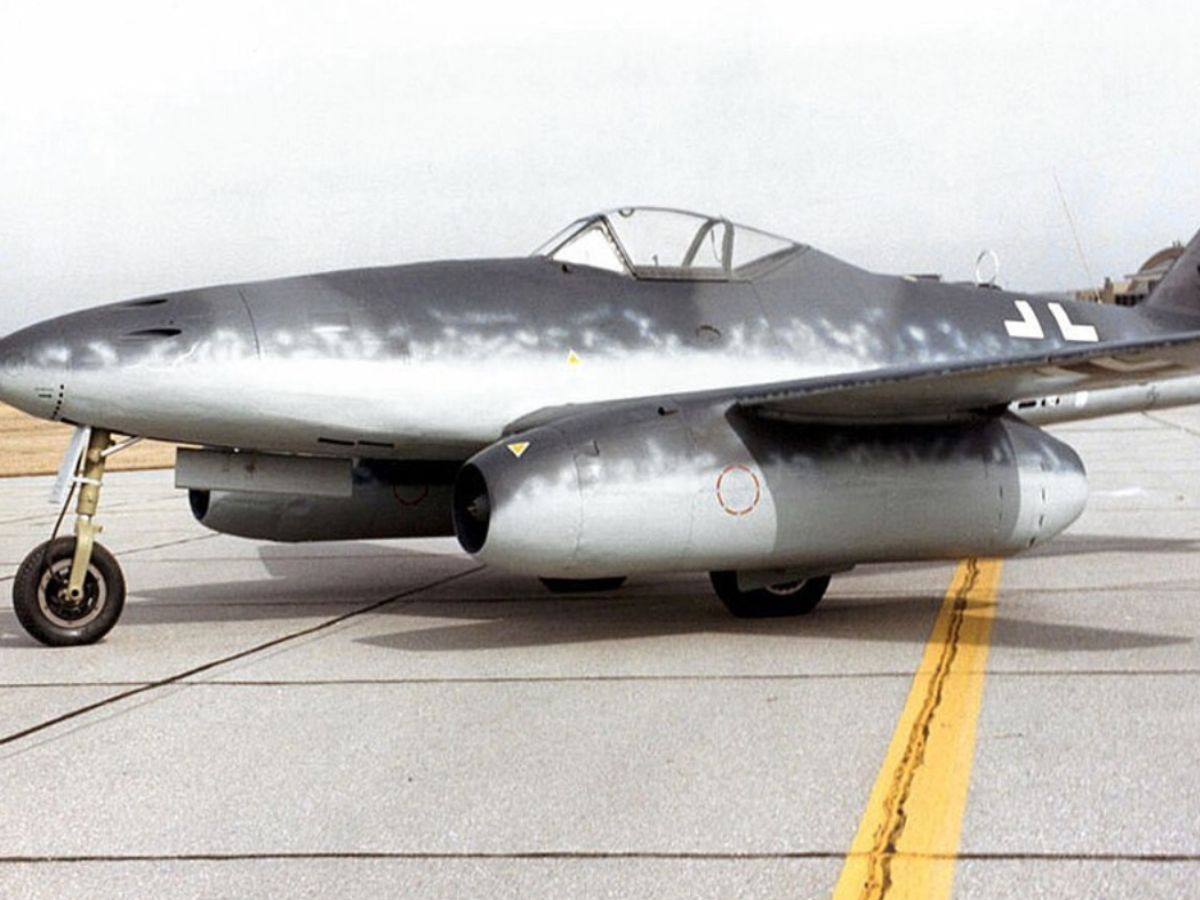 world’s first operational fighter jet Messerschmitt Me 262 introduced ...