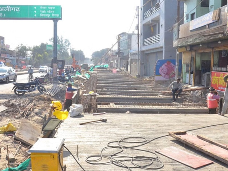 Quarsi flyover aligarh work update placing girders on pillars retaining ...