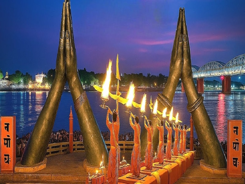 varanasi namo ghat ganga aarti started in evening tourists are arriving ...