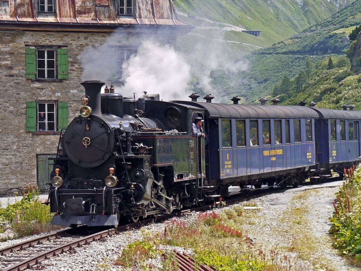 first train in the world george Stephenson 1825 locomotion no1 stockton ...