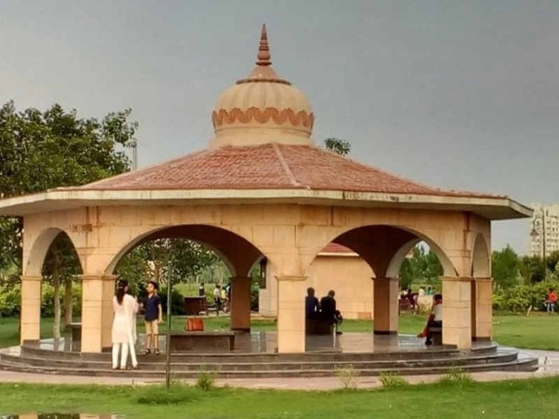 Do you know in which district of UP is Asia's largest park located ...