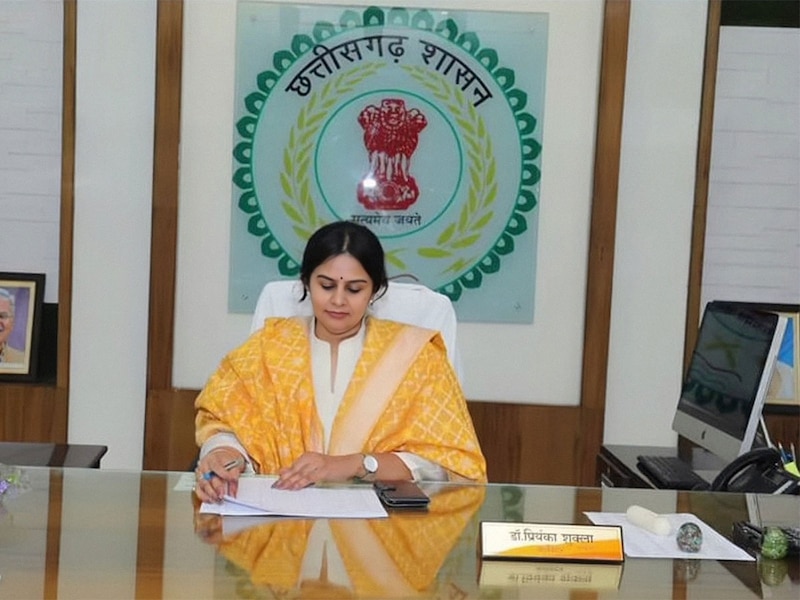 ias officer priyanka shukla doctor dancer poet, quit job as doctor and ...