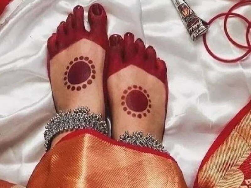 latest feet alta designs for Karwa Chauth | मेहंदी की जगह पैरों पर ...