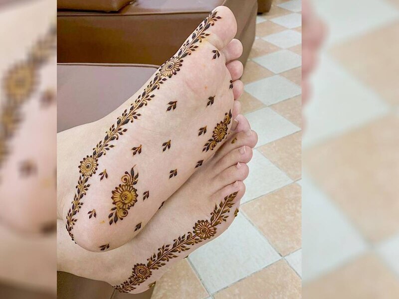foot sole mehndi designs for karwa Chauth see leg back foot mehndi ...