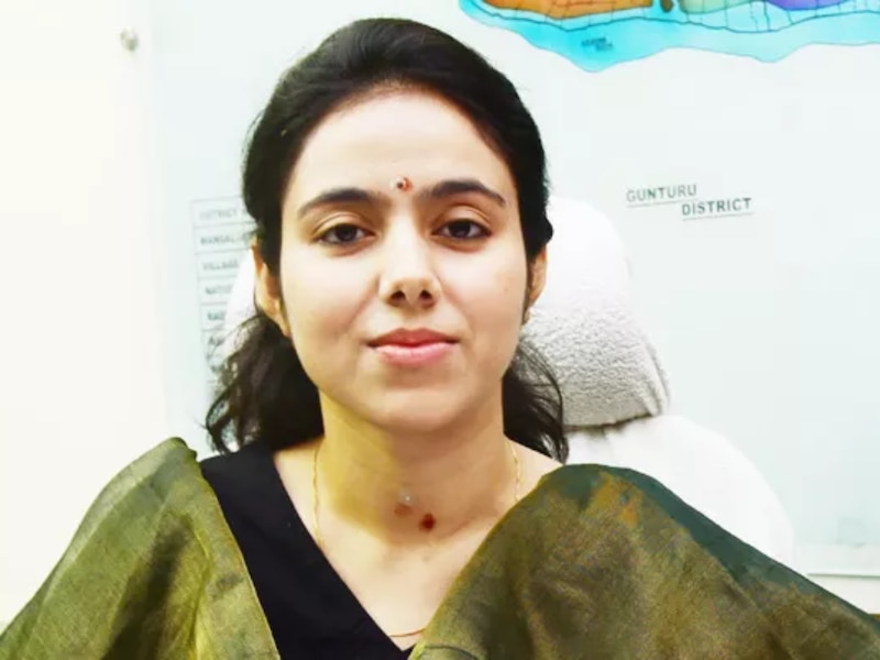 ias officer misha singh after llb qualifying upsc in third attempt ...