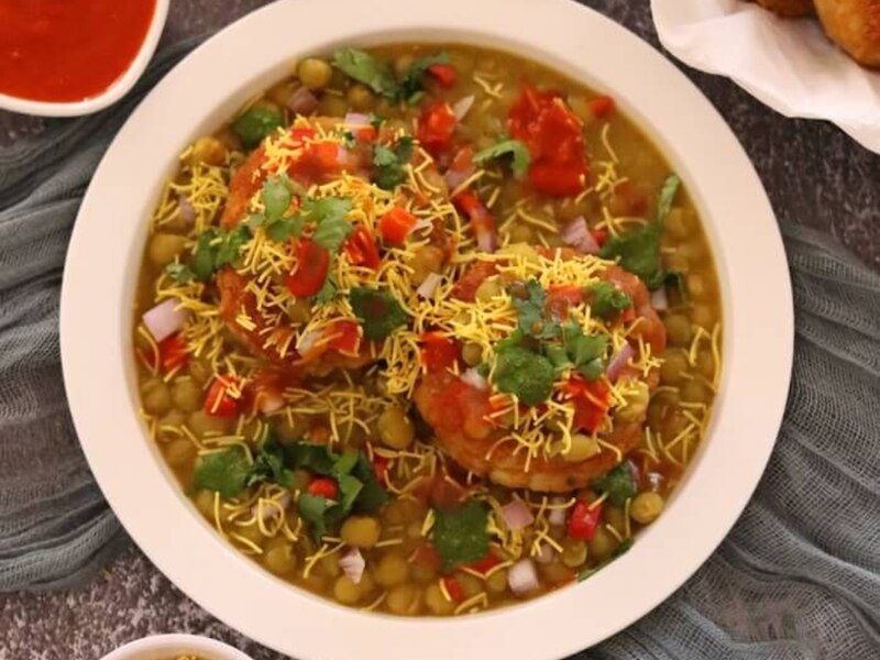 ragda puri chaat recipe how to make mumbai style ragda puri at home in ...