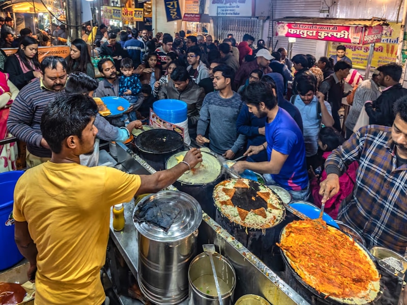 india first midnight market is mini mumbai of mp famous indore sarafa ...