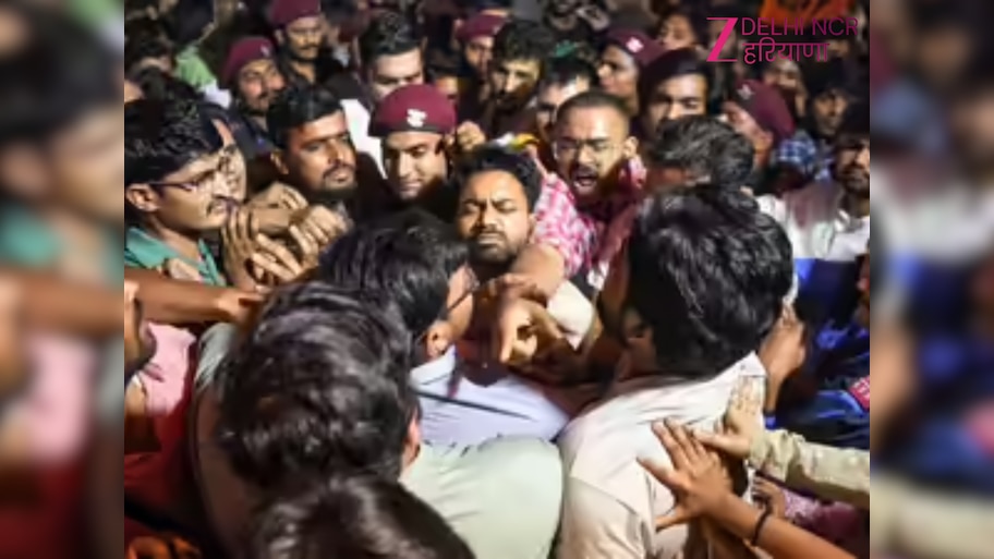 JNU Student Protest: दिल्ली पुलिस और JNU छात्रों के बीच झड़प, 28 ...