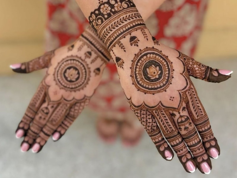 5 latest simple mehndi designs are best to apply on hands for Tulsi ...