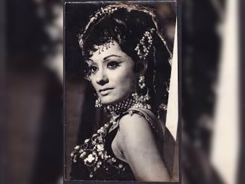 70s Actress Faryal Bathtub Scene Change Her life Know As bollywood Vamp ...