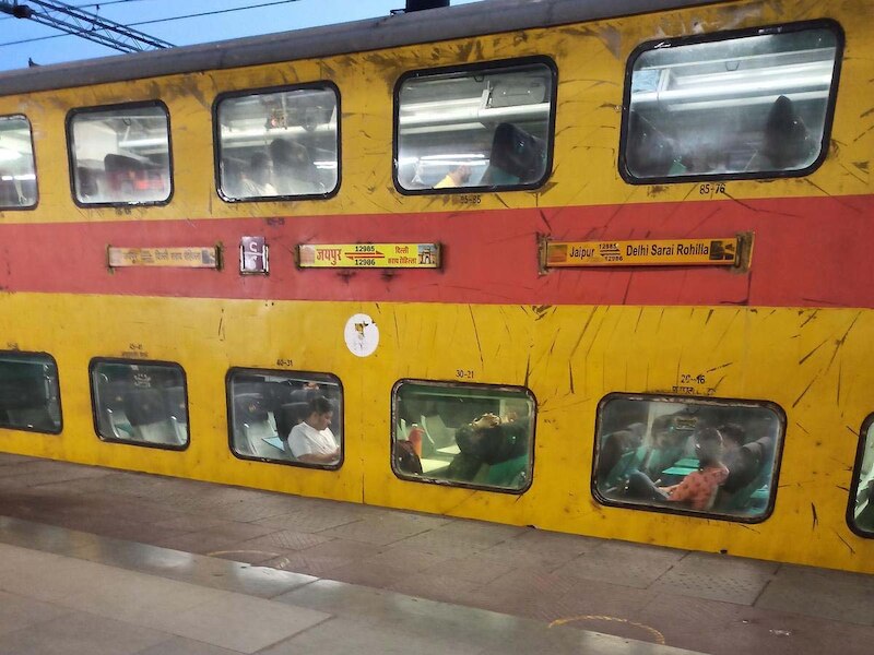 how double decker trains maintain balance and speed on tracks despite ...