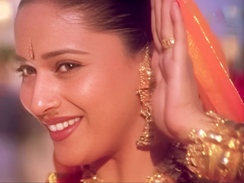 31 Years Old Bollywood Superhit Song Sanson Ki Mala Madhuri Dixit Sung ...